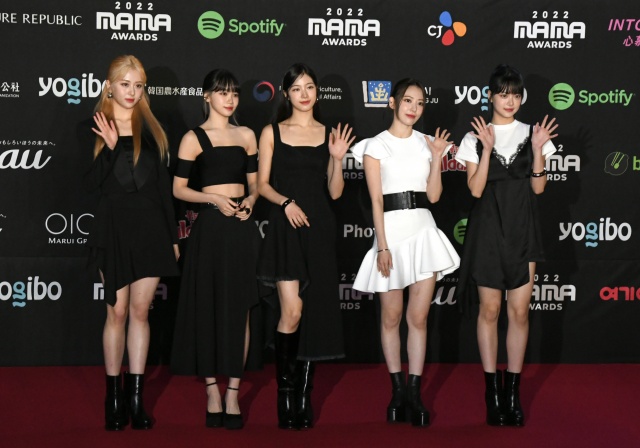 【音楽】【MAMA】K-POP大型新人 IVE×Kep1er×NMIXX×LE SSERAFIM×NewJeans 5組がシャッフル 32人でTWICEカバーも