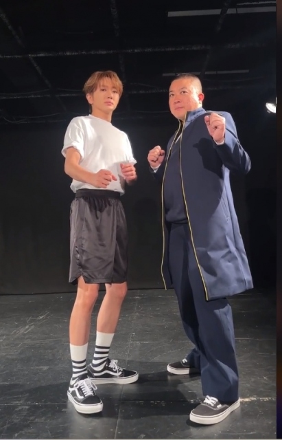 Nissy×チョコプラ、コラボコント公開 ライブではおなじみの「静かにしろ」でも共演｜愛媛新聞ONLINE