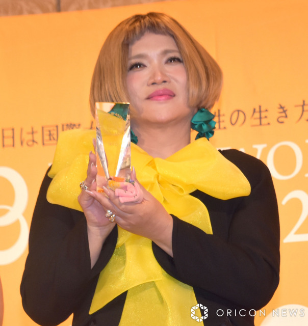 IKKO、国際女性デーで表彰「ついにやった」「少しは女性として認められたかな」｜愛媛新聞ONLINE