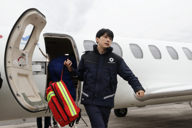 【エンタメ総合】『PICU』“吉沢亮”しこちゃん先生、ドクタージェットに乗る 連ドラでは描けなかった搭乗シーンの場面写真を初公開