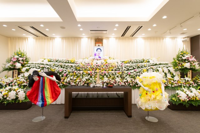 今くるよさん通夜、芸人仲間200人が参列 大分のニュースなら 大分合同新聞プレミアムオンライン Gate