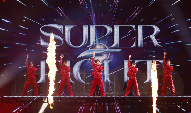 SUPER EIGHT、20周年の横アリ公演 変わらぬ絆のeighterへ愛届ける【ライブレポート】｜愛媛新聞ONLINE